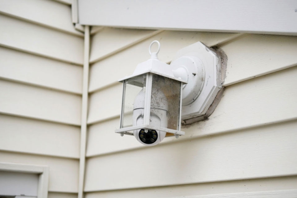 Camera bóng đèn: Thiết bị giám sát kín đáo, tiện lợi và dễ sử dụng