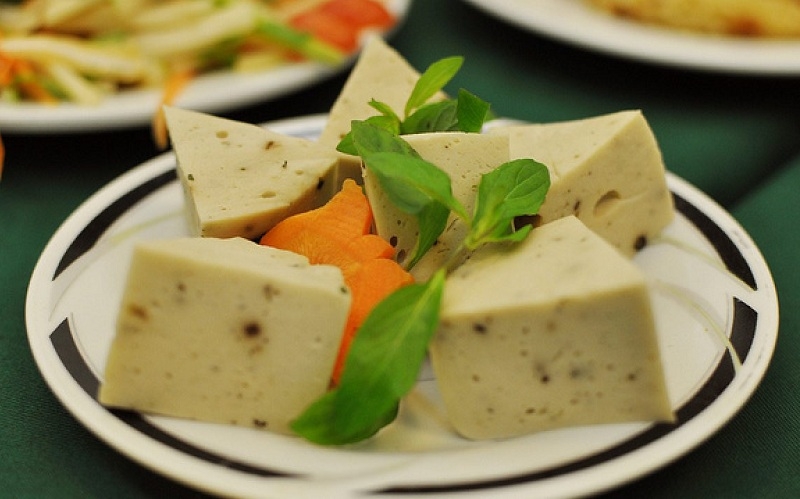 Đổi món bữa cơm với chả lụa chay kho tiêu, đơn giản mà thơm ngon, ai ...