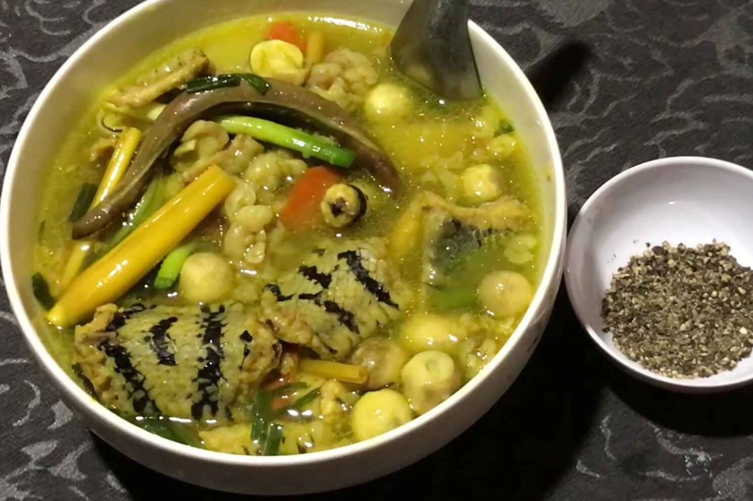 Cách nấu cháo rắn đậu xanh ngon chuẩn vị miền Tây, dễ làm tại nhà