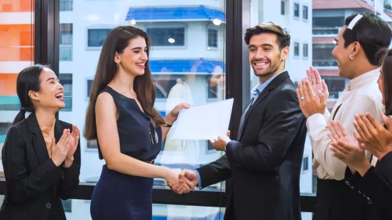 Compensation là gì? Các hình thức đãi ngộ và chiến lược hiệu quả