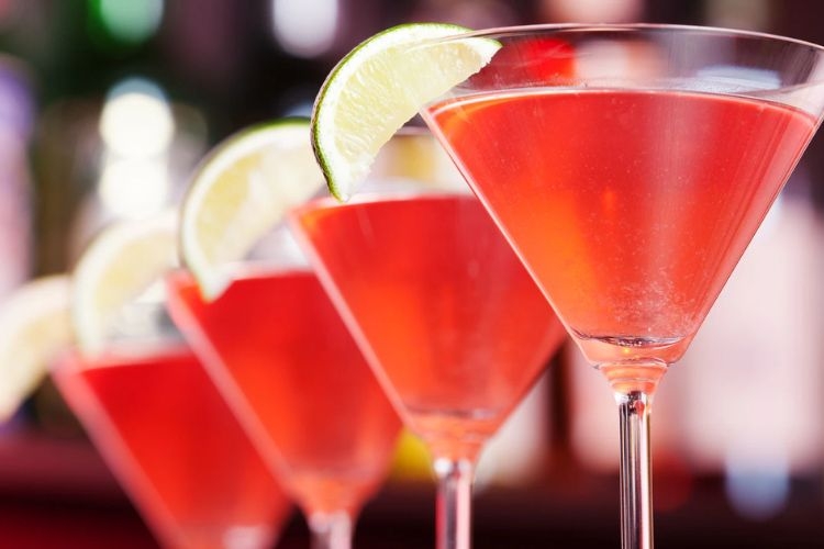 Cosmopolitan Cocktail: Hướng dẫn pha chế đơn giản cho người mới bắt đầu