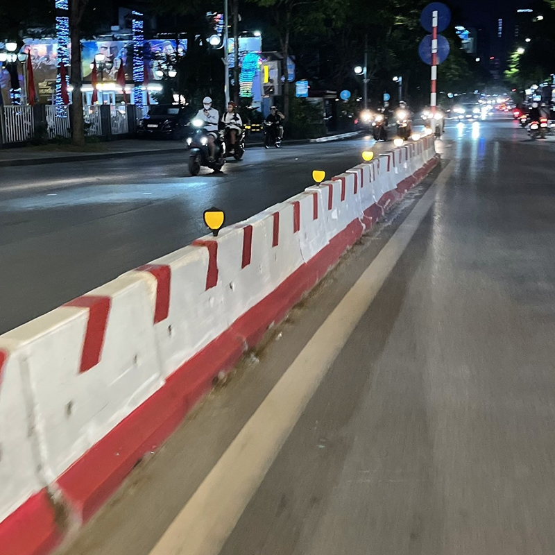 Dải phân cách là gì? Tìm hiểu về vai trò và tầm quan trọng của dải phân cách trong giao thông