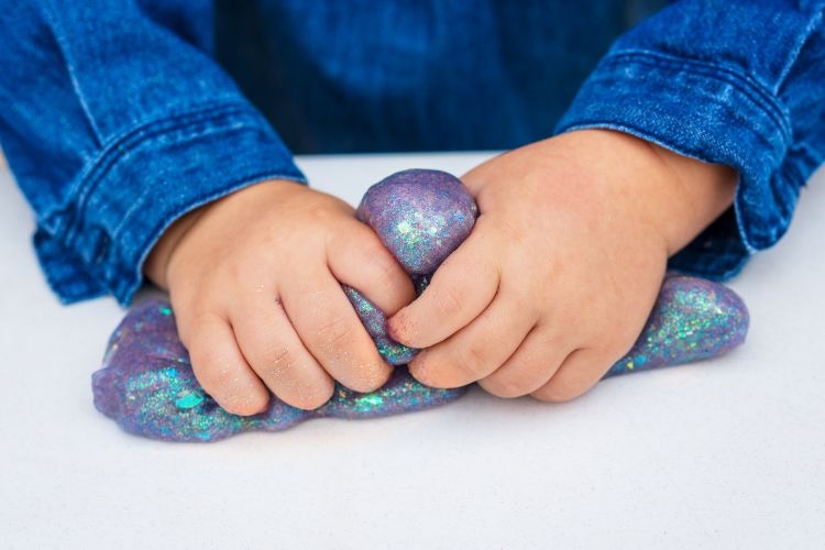 Đất nặn slam là gì? Hướng dẫn cách làm slime tại nhà đơn giản