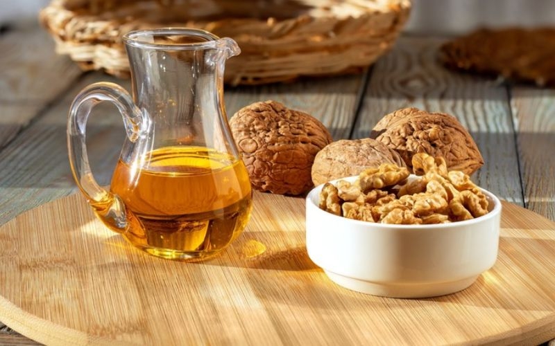 Dầu óc chó có tác dụng gì? Cách sử dụng dầu óc chó hiệu quả