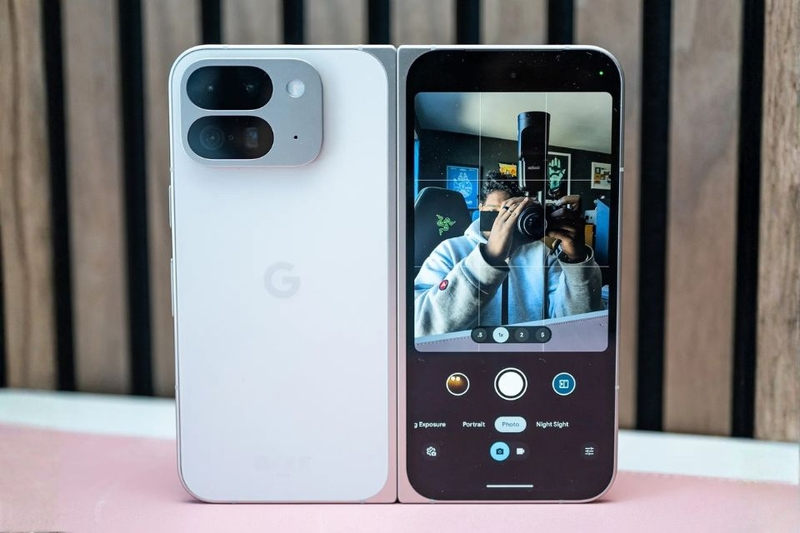 Điện thoại gập camera chụp có đẹp không? Đánh giá thực tế