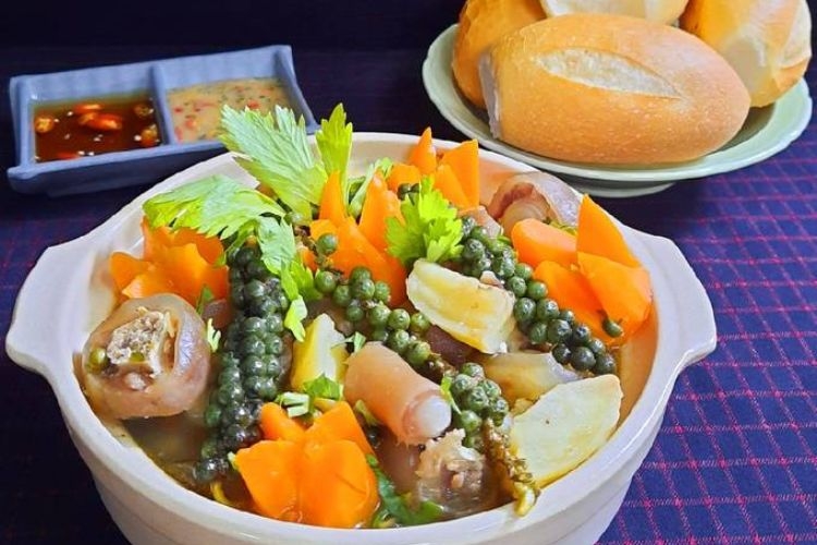 Cách làm đuôi bò hầm tiêu xanh nóng hổi thơm ngon ăn là ghiền