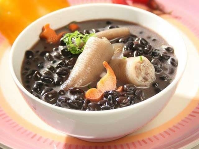 Đuôi heo hầm đậu đen - món ăn bổ dưỡng, nhiều năng lượng cho người cần ...