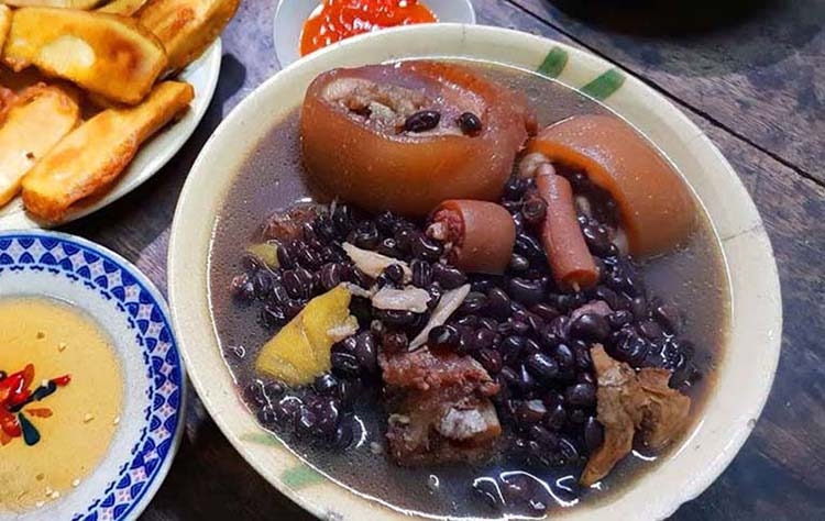 Đuôi heo hầm đậu đen - món ăn bổ dưỡng, nhiều năng lượng cho người cần ...