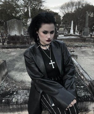 Emo là gì? Phong cách Emo và hành trình tái sinh mạnh mẽ trong giới trẻ ...