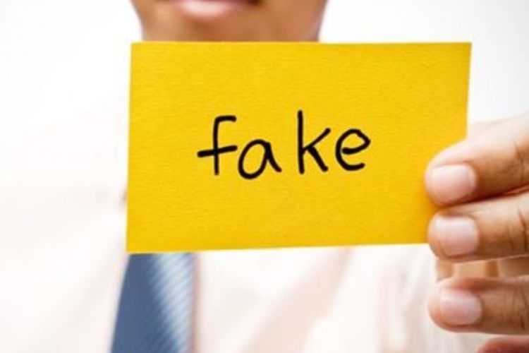 Fake là gì? Những đặc điểm nhận diện hàng fake bạn nên biết