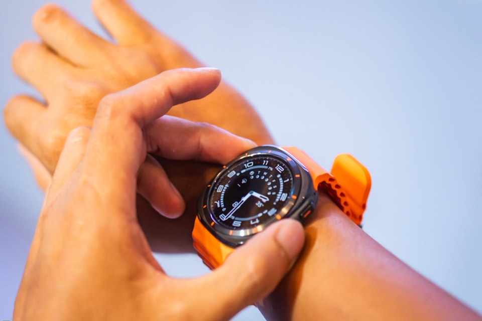 Bứt phá giới hạn trên những thế hệ cũ, Galaxy Watch Ultra chọn cho mình ...