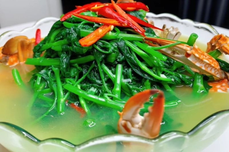 Cách làm món canh ghẹ nấu rau muống thanh mát, đậm đà chuẩn vị
