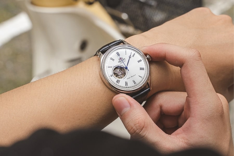Hand Winding là gì? Tìm hiểu đồng hồ lên dây cót bằng tay