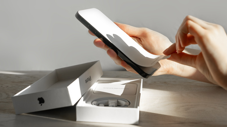 Hàng Apple Open Box là gì? Có khác gì so với máy mới không?