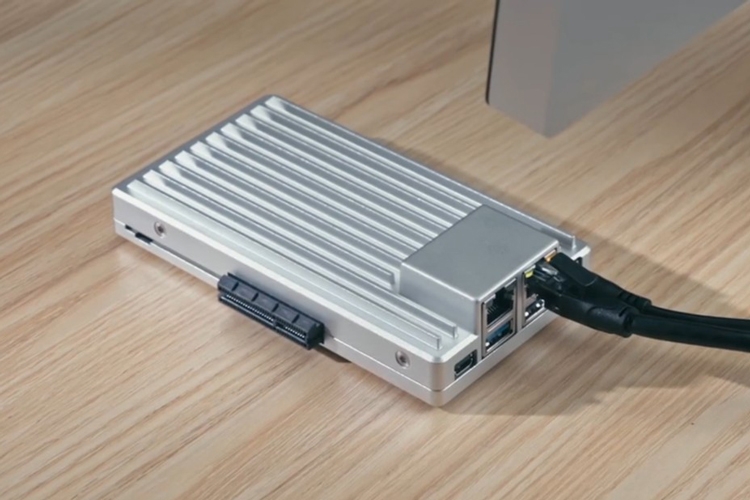 ZimaBoard 2: Máy chủ bỏ túi cho thời đại dữ liệu cá nhân hóa