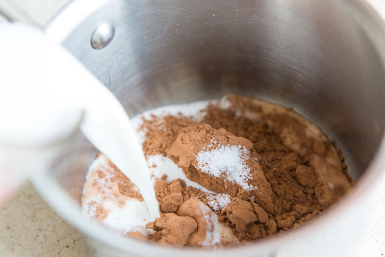 Mách bạn 2 cách làm kem socola vỏ giòn đơn giản, siêu ngon