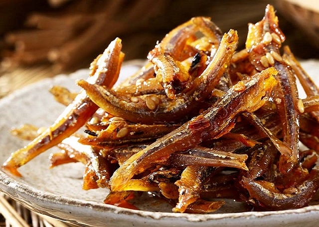 Cách làm khô cá cơm rim tỏi ớt thơm ngon, đậm đà gia vị