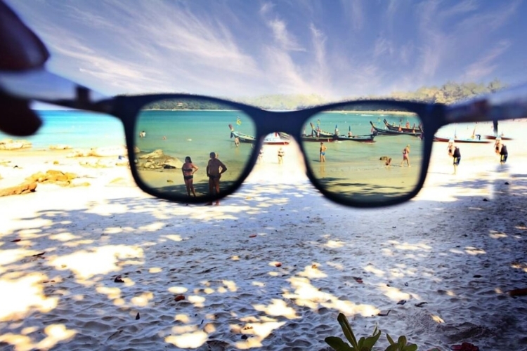 Mắt kính phân cực Polarized và 3 lợi ích khi tham gia giao thông, chơi thể thao hay đi biển