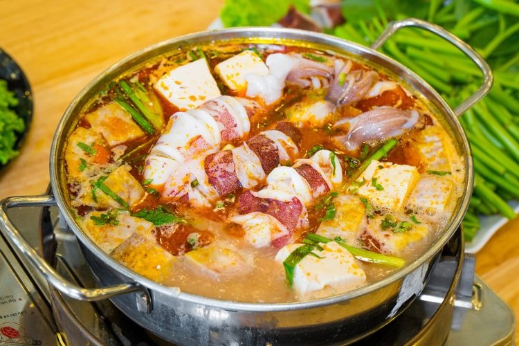 Lẩu chao hấp dẫn với công thức lẩu chay, lẩu hải sản, lẩu thập cẩm đậm ...