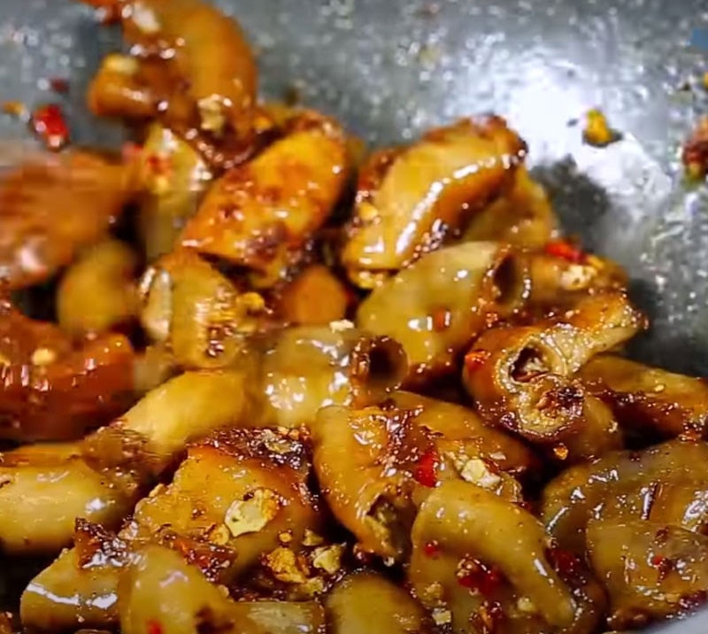Cách chế biến lòng heo chiên mắm siêu ngon, siêu đơn giản tại nhà