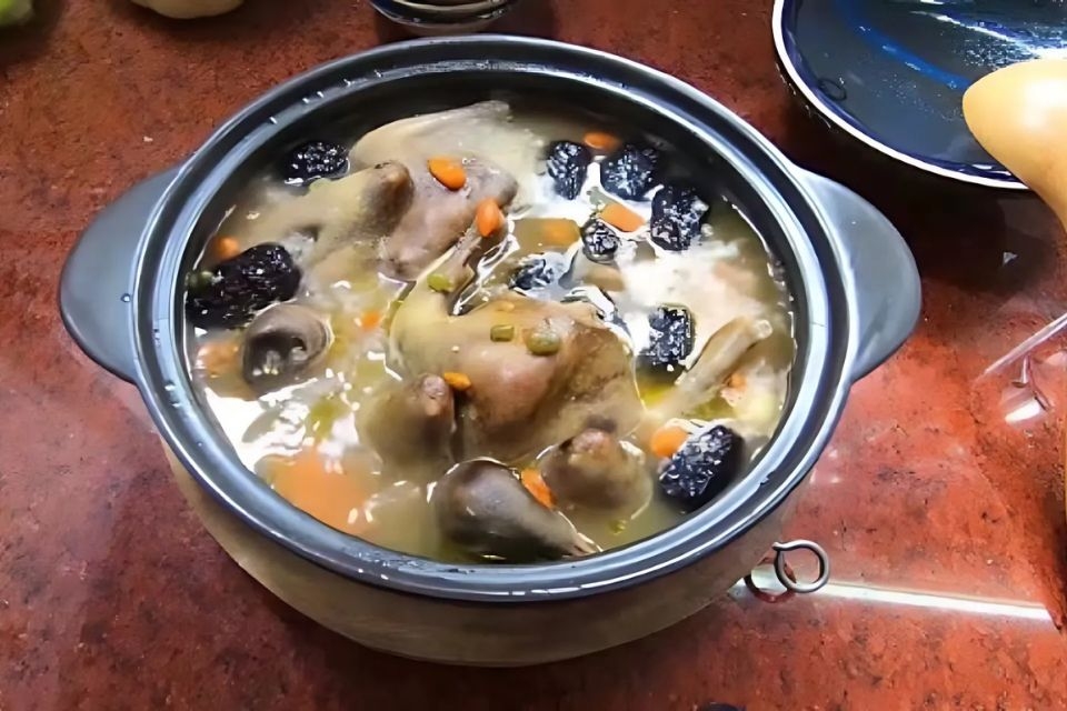 Hướng dẫn bí kíp nấu bồ câu hầm đậu đen bổ dưỡng thơm ngon