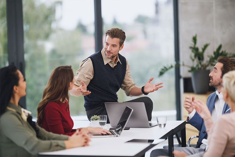 Operation Manager: Vai trò, kỹ năng, thu nhập và lộ trình phát triển