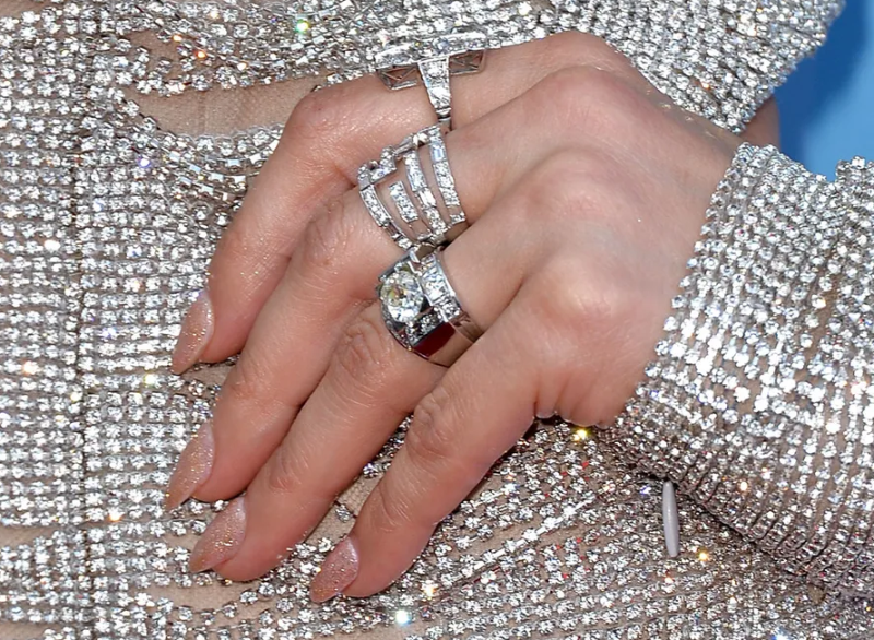 Platinum là gì? Kim loại quý giá trị cao trong đời sống hiện đại