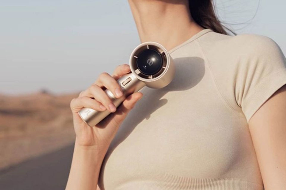 Top 5 chiếc quạt mini cầm tay pin trâu được yêu thích nhất hiện nay