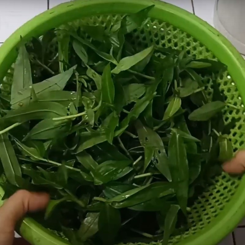 Cách chế biến rau trai xào tỏi cho bữa cơm nhà thêm trọn vị