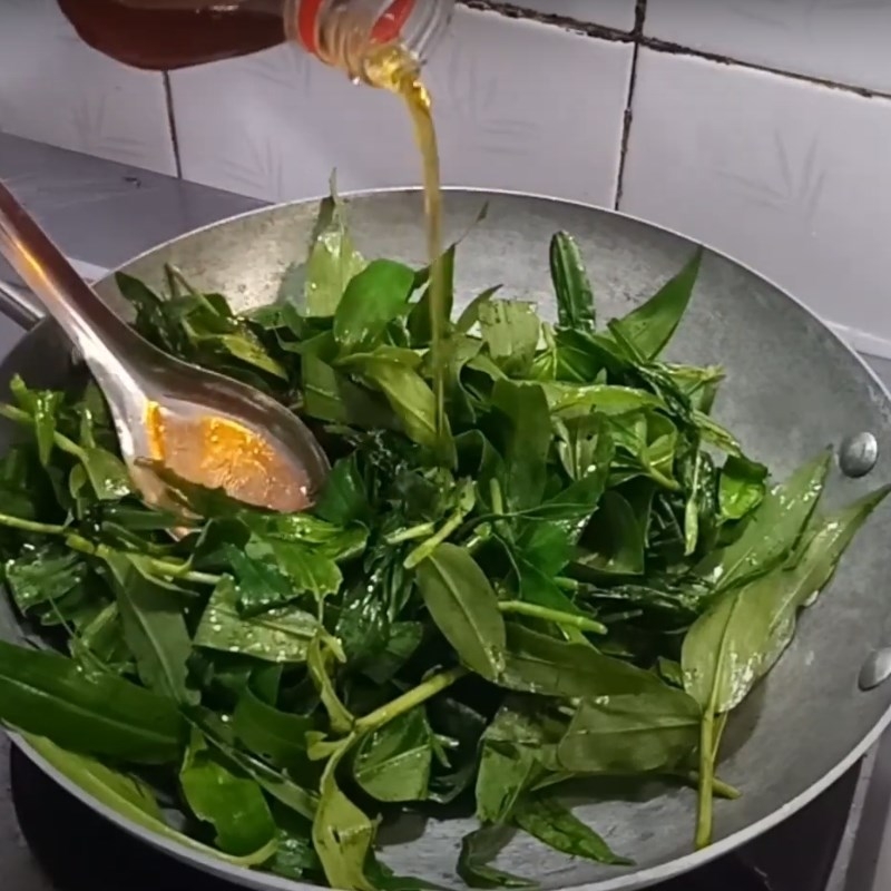 Cách chế biến rau trai xào tỏi cho bữa cơm nhà thêm trọn vị