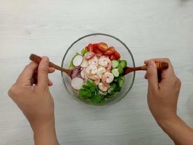 3 công thức làm salad cocktail tôm ngon tuyệt cho tiệc cuối tuần