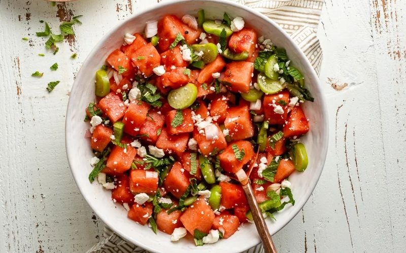 Cách làm salad dưa hấu giải nhiệt mùa hè, dễ làm tại nhà