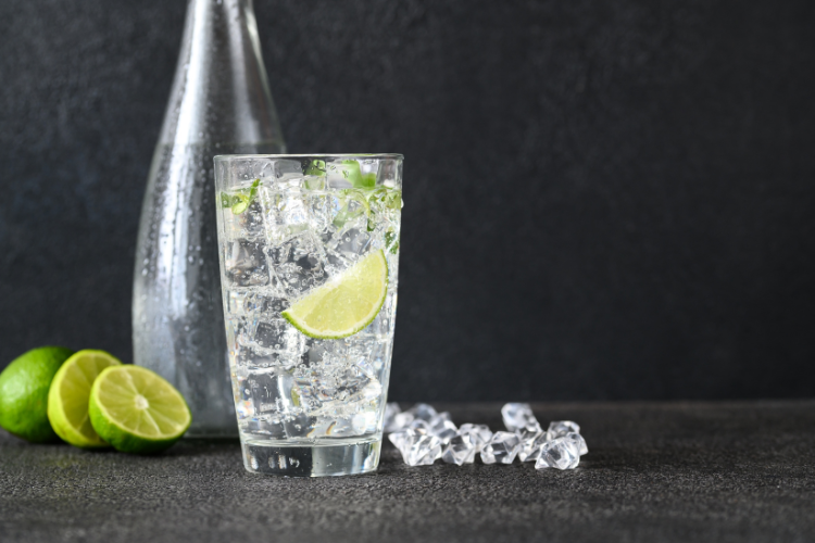 Sparkling water là loại nước gì? Có nên uống thường xuyên không?