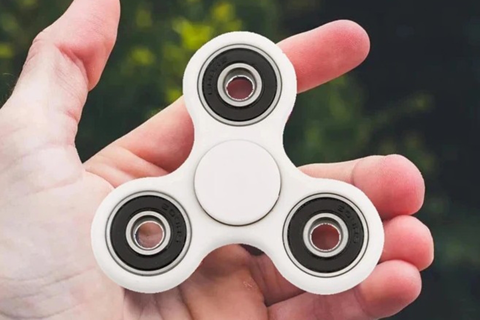 Spinner là gì? Đồ chơi giảm stress và xu hướng trên toàn cầu