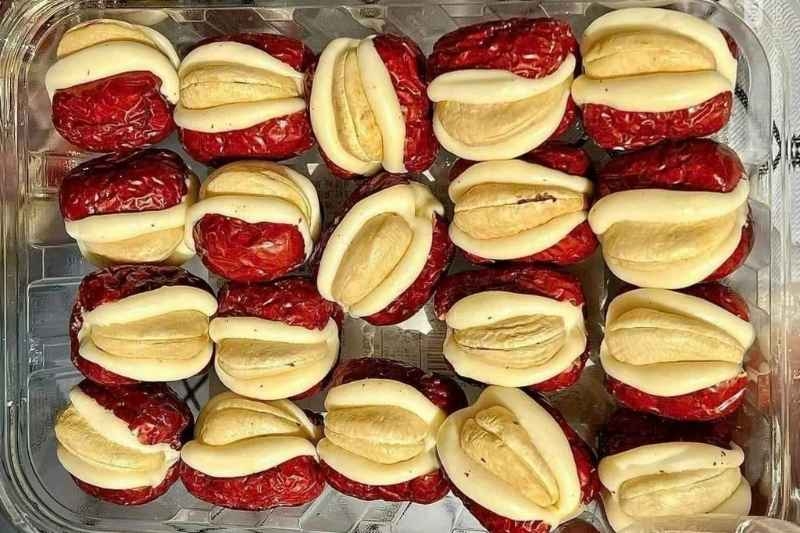 Cách làm táo đỏ kẹp sữa lạc đà béo thơm khiến vạn người mê