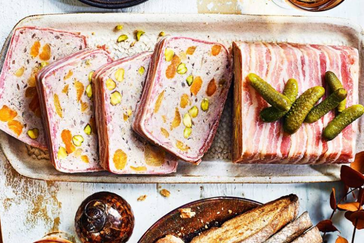 Terrine trong ẩm thực Pháp là gì? Đặc điểm và cách thưởng thức