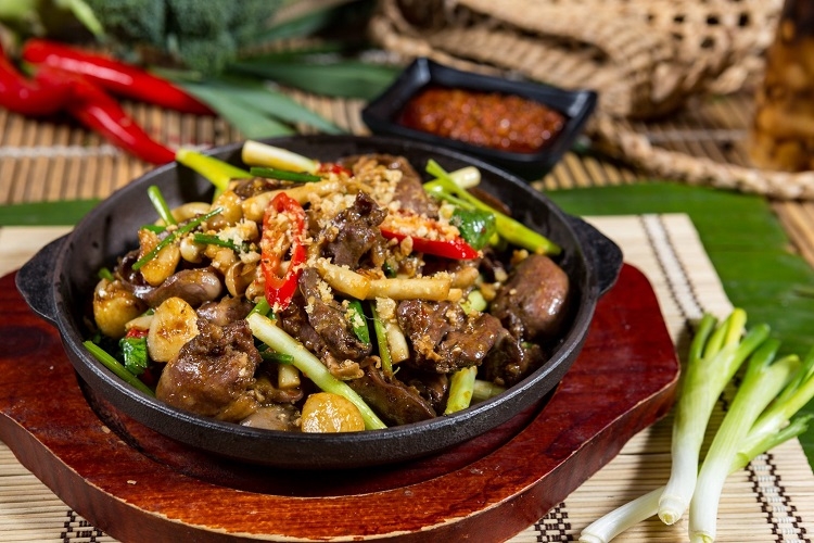 Tim gà xào gì ngon? Gợi ý 10 món xào ngon từ tim gà cho mâm cơm gia đình