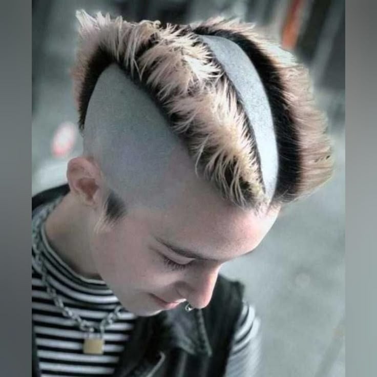 Khám phá tóc Mohawk – Biểu tượng của cá tính táo bạo và sự nổi loạn