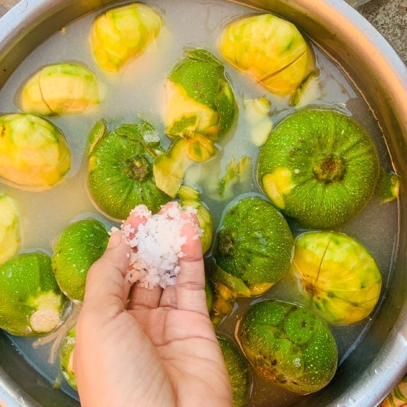 Mách bạn công thức làm trái vả muối chua giòn ngon, đơn giản