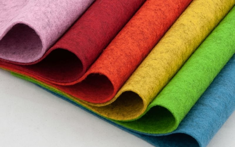 Vải felt là gì? Phân loại, ưu nhược điểm và ứng dụng của vải felt